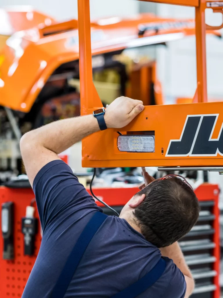 Buy used machines from Riwal - Riwal - Global