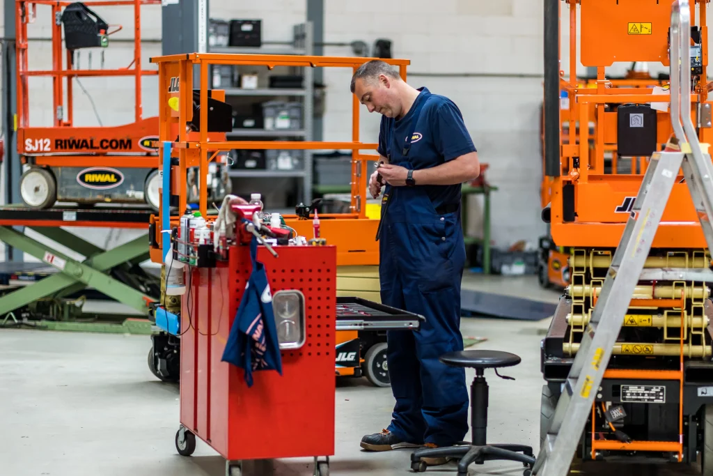 Working for Riwal as a mechanic - Riwal - Global